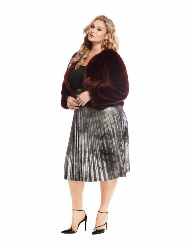 The Rebel Wilson x Angels Holiday Collection | The Curvy Fashionista