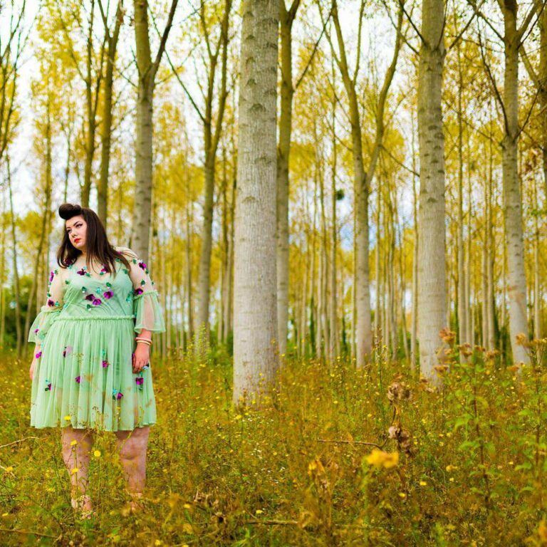 French Plus Size Blogger Virginie of Freaky Useless 1 | The Curvy ...