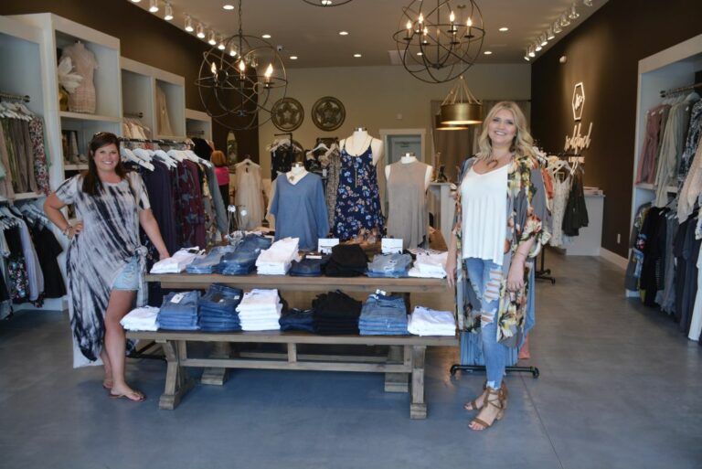 Dia&Co Supports Plus Boutiques with the Dia Holiday Market!