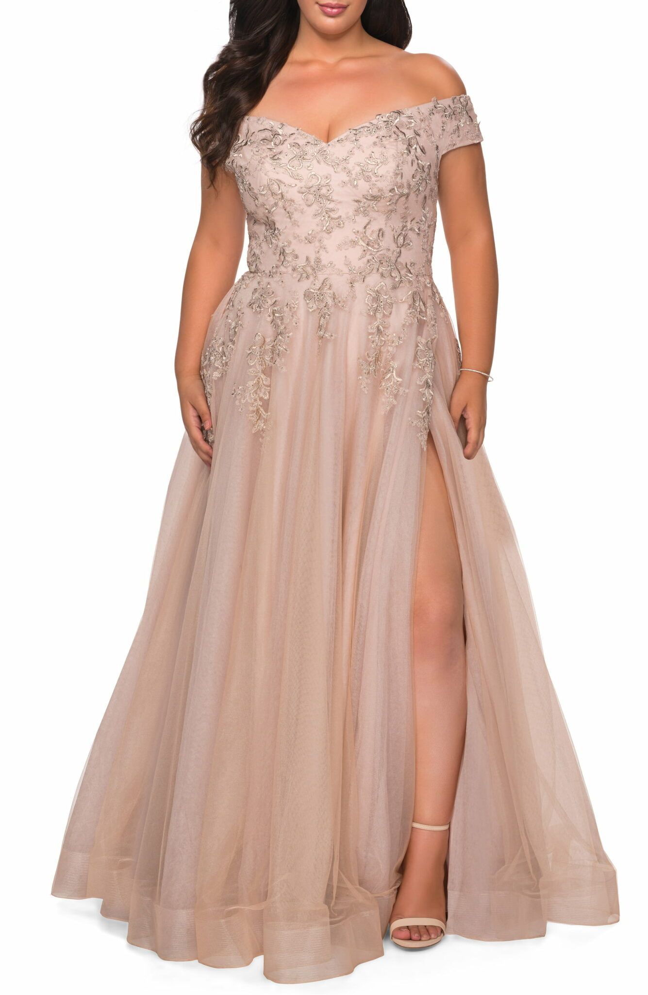 Here are 40 Perfectly Pretty Plus Size Prom Dresses!