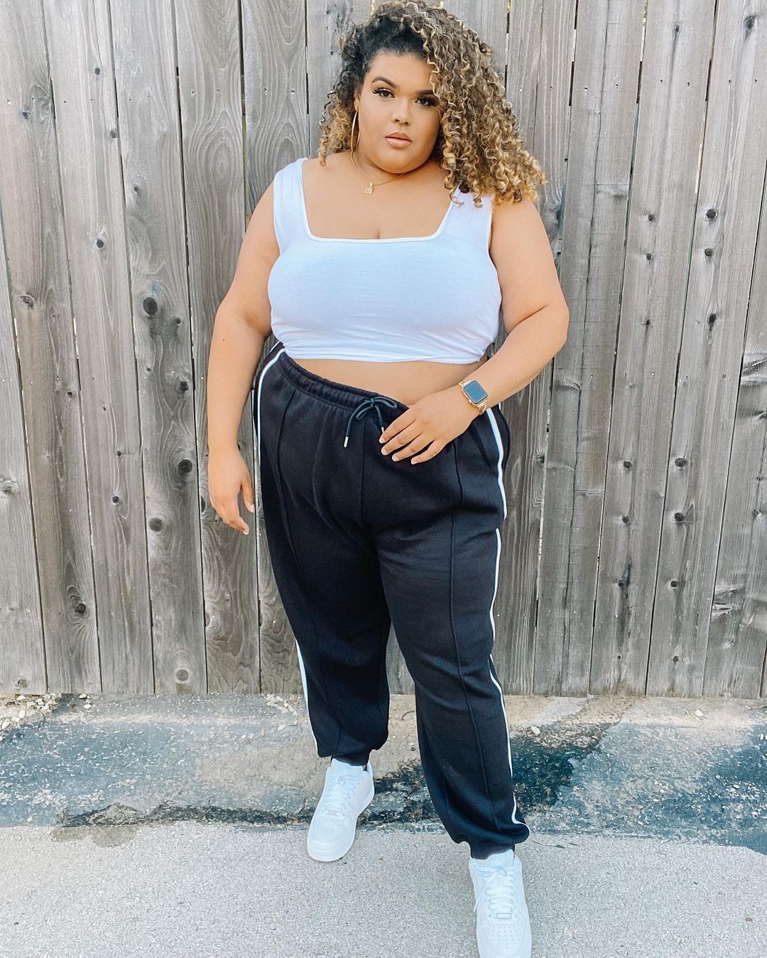 6 Unapologetic Plus Size Apple Shaped Influencers to Follow!
