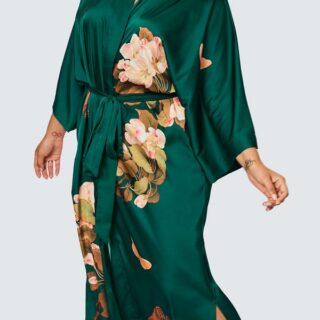 13 Dramatic Plus Size Robes That'll Instantly Transform You to an Old ...