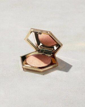 8 Must Have Highlighters for Your Summer Glow | The Curvy Fashionista