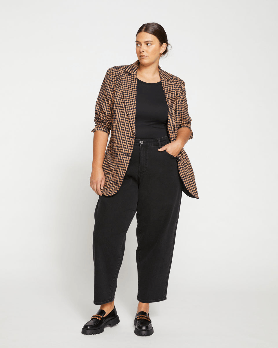 Where to Find Plus Size Barrel Jeans: 3 Brands to Know