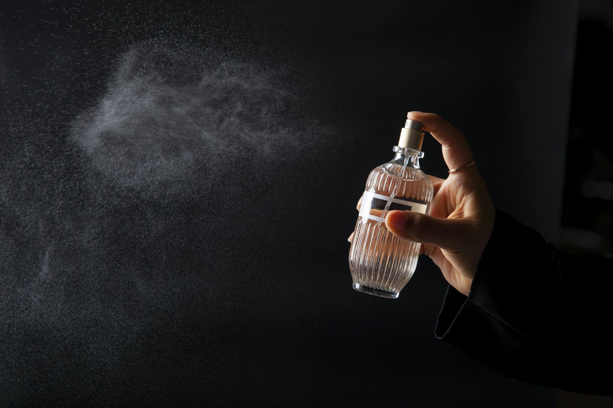 How Perfume Notes Work Through the 3 Layers of a Scent